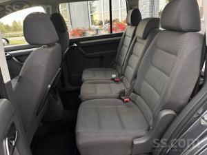 Grey Volkswagen Touran 2006 in Liepaja, with an engine capacity of 1.90 L and mileage of 227 thousand km for 2400 €, photo 11 on AUTOMOTO.COM.LV