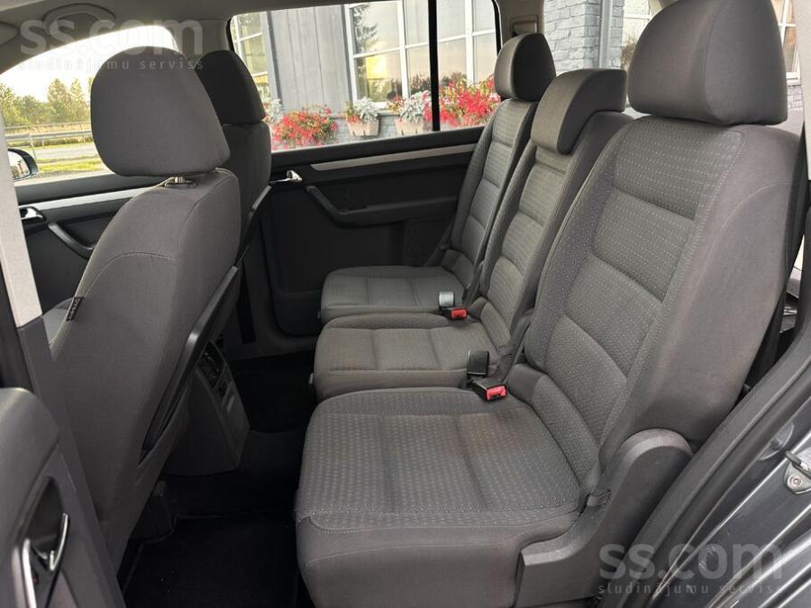 Grey Volkswagen Touran 2006 in Liepaja, with an engine capacity of 1.90 L and mileage of 227 thousand km for 2400 €, photo 11 on AUTOMOTO.COM.LV