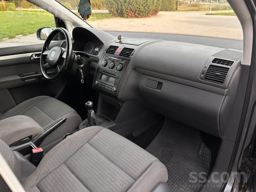 Grey Volkswagen Touran 2006 in Liepaja, with an engine capacity of 1.90 L and mileage of 227 thousand km for 2400 €, photo 12 on AUTOMOTO.COM.LV
