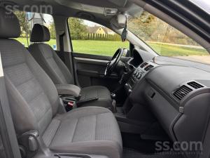 Grey Volkswagen Touran 2006 in Liepaja, with an engine capacity of 1.90 L and mileage of 227 thousand km for 2400 €, photo 13 on AUTOMOTO.COM.LV