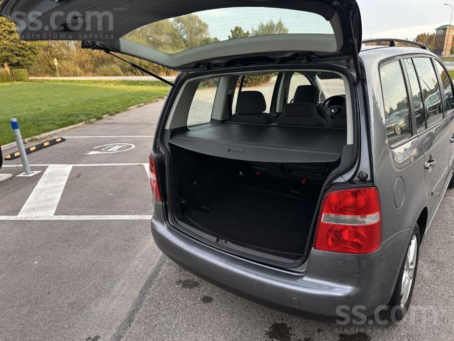 Grey Volkswagen Touran 2006 in Liepaja, with an engine capacity of 1.90 L and mileage of 227 thousand km for 2400 €, photo 15 on AUTOMOTO.COM.LV