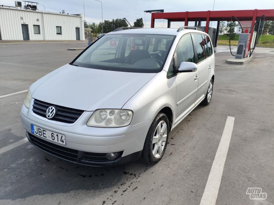 Pelēks Volkswagen Touran 2006 Šauļi, ar dzinēja tilpumu 1.90 L un nobraukumu 421 tūkst. km par 1000 €, foto 1 vietnē AUTOMOTO.COM.LV