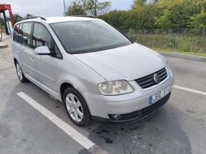 Pelēks Volkswagen Touran 2006 Šauļi, ar dzinēja tilpumu 1.90 L un nobraukumu 421 tūkst. km par 1000 €, foto 3 vietnē AUTOMOTO.COM.LV
