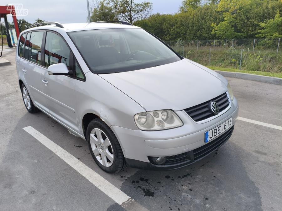 Pelēks Volkswagen Touran 2006 Šauļi, ar dzinēja tilpumu 1.90 L un nobraukumu 421 tūkst. km par 1000 €, foto 3 vietnē AUTOMOTO.COM.LV