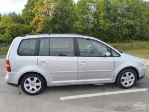 Pelēks Volkswagen Touran 2006 Šauļi, ar dzinēja tilpumu 1.90 L un nobraukumu 421 tūkst. km par 1000 €, foto 4 vietnē AUTOMOTO.COM.LV