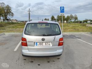 Pelēks Volkswagen Touran 2006 Šauļi, ar dzinēja tilpumu 1.90 L un nobraukumu 421 tūkst. km par 1000 €, foto 5 vietnē AUTOMOTO.COM.LV