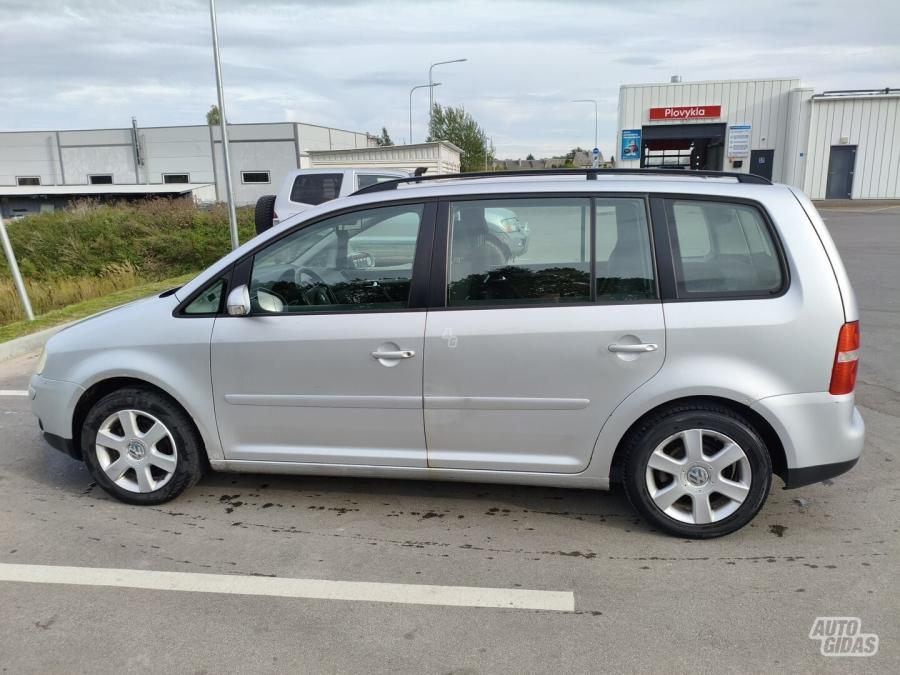 Pelēks Volkswagen Touran 2006 Šauļi, ar dzinēja tilpumu 1.90 L un nobraukumu 421 tūkst. km par 1000 €, foto 6 vietnē AUTOMOTO.COM.LV
