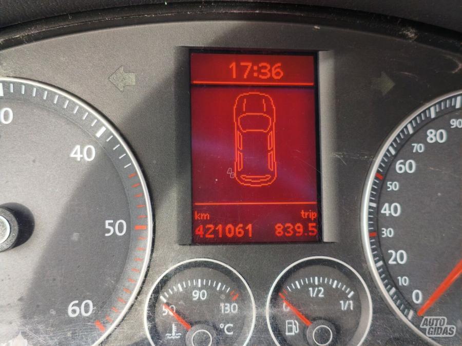 Pelēks Volkswagen Touran 2006 Šauļi, ar dzinēja tilpumu 1.90 L un nobraukumu 421 tūkst. km par 1000 €, foto 7 vietnē AUTOMOTO.COM.LV