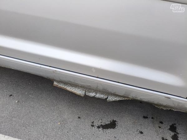 Pelēks Volkswagen Touran 2006 Šauļi, ar dzinēja tilpumu 1.90 L un nobraukumu 421 tūkst. km par 1000 €, foto 8 vietnē AUTOMOTO.COM.LV