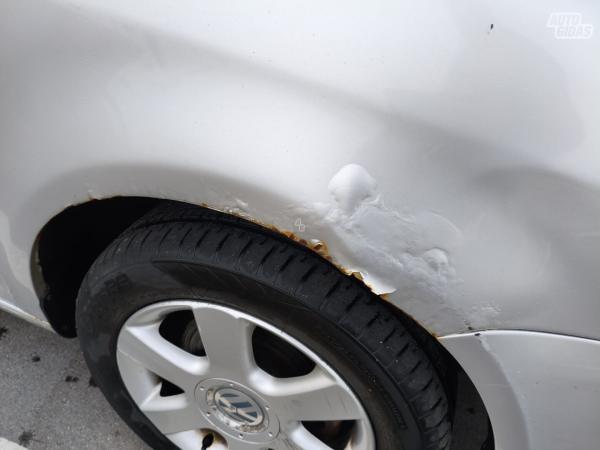 Pelēks Volkswagen Touran 2006 Šauļi, ar dzinēja tilpumu 1.90 L un nobraukumu 421 tūkst. km par 1000 €, foto 9 vietnē AUTOMOTO.COM.LV