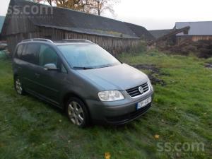 Grey Volkswagen Touran 2006 in Preili, with an engine capacity of 1.90 L and mileage of 332 thousand km for 1700 €, photo 4 on AUTOMOTO.COM.LV