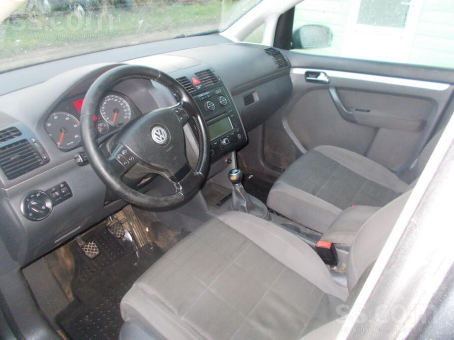 Grey Volkswagen Touran 2006 in Preili, with an engine capacity of 1.90 L and mileage of 332 thousand km for 1700 €, photo 7 on AUTOMOTO.COM.LV