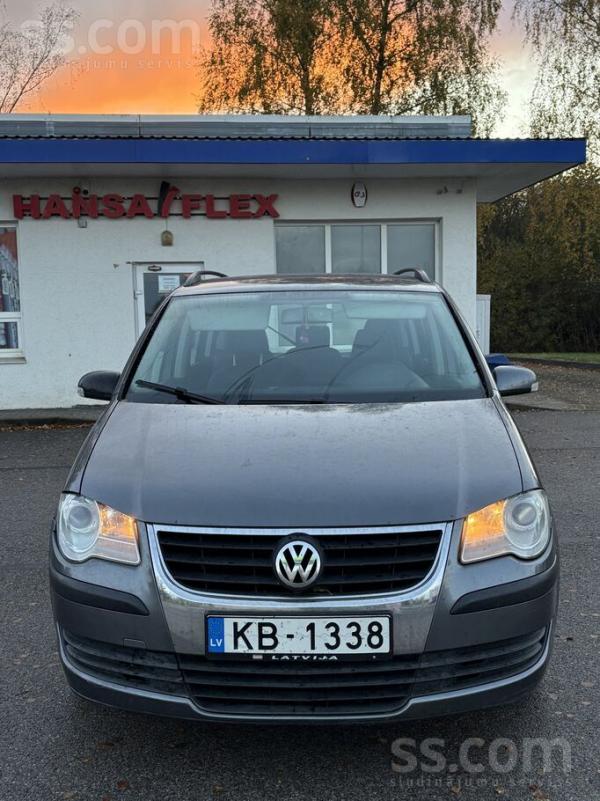 Grey Volkswagen Touran 2006 in Kuldiga, with an engine capacity of 1.60 L and mileage of 268 thousand km for 1600 €, photo 1 on AUTOMOTO.COM.LV