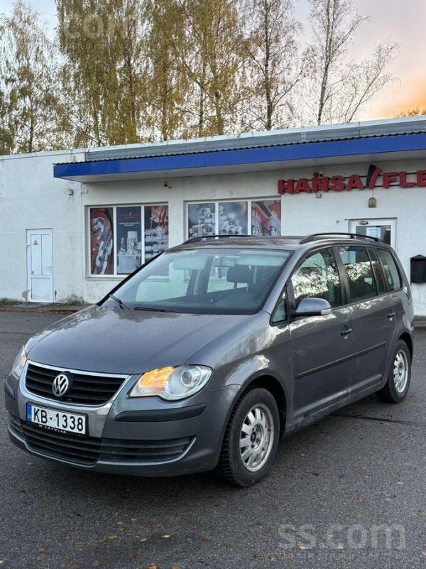 Grey Volkswagen Touran 2006 in Kuldiga, with an engine capacity of 1.60 L and mileage of 268 thousand km for 1600 €, photo 3 on AUTOMOTO.COM.LV