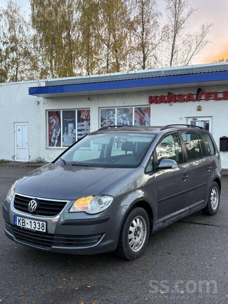 Grey Volkswagen Touran 2006 in Kuldiga, with an engine capacity of 1.60 L and mileage of 268 thousand km for 1600 €, photo 3 on AUTOMOTO.COM.LV