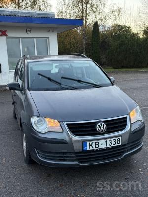 Grey Volkswagen Touran 2006 in Kuldiga, with an engine capacity of 1.60 L and mileage of 268 thousand km for 1600 €, photo 5 on AUTOMOTO.COM.LV