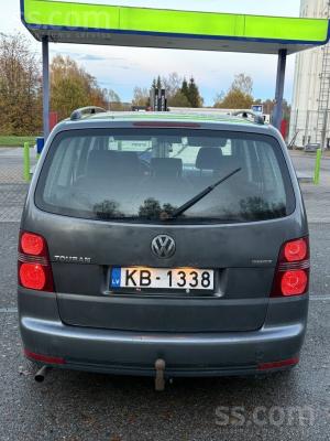 Grey Volkswagen Touran 2006 in Kuldiga, with an engine capacity of 1.60 L and mileage of 268 thousand km for 1600 €, photo 6 on AUTOMOTO.COM.LV
