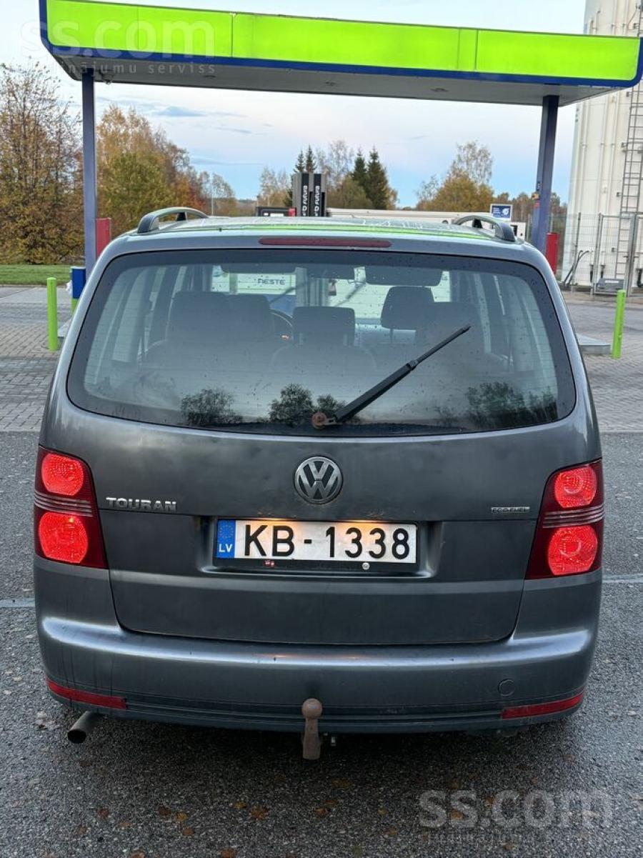 Grey Volkswagen Touran 2006 in Kuldiga, with an engine capacity of 1.60 L and mileage of 268 thousand km for 1600 €, photo 6 on AUTOMOTO.COM.LV