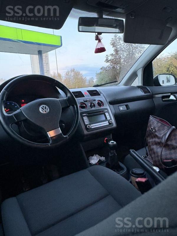 Grey Volkswagen Touran 2006 in Kuldiga, with an engine capacity of 1.60 L and mileage of 268 thousand km for 1600 €, photo 8 on AUTOMOTO.COM.LV