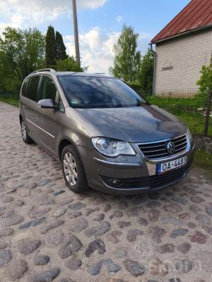 Grey Volkswagen Touran 2007 in Dobele, with an engine capacity of 1.40 L and mileage of 209 thousand km for 4450 €, photo 2 on AUTOMOTO.COM.LV