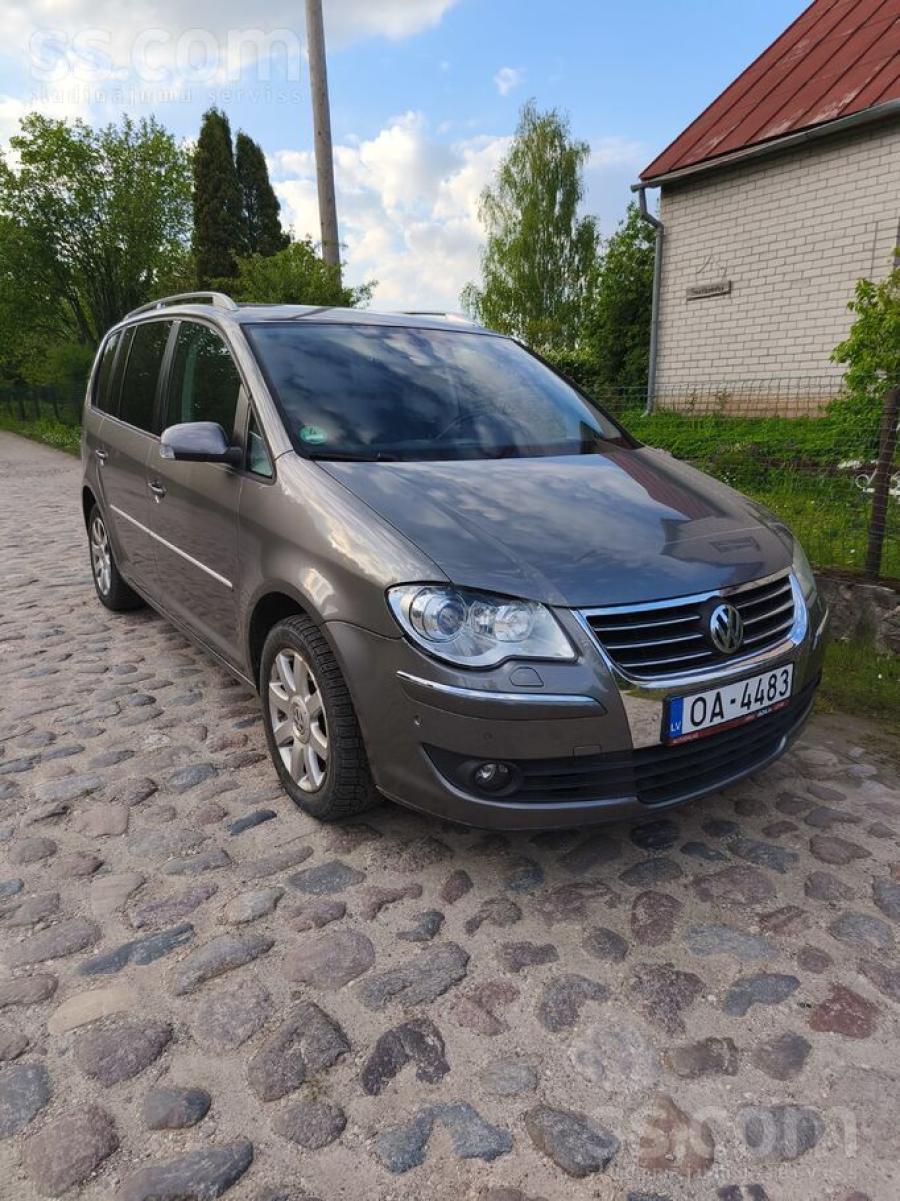 Grey Volkswagen Touran 2007 in Dobele, with an engine capacity of 1.40 L and mileage of 209 thousand km for 4450 €, photo 2 on AUTOMOTO.COM.LV