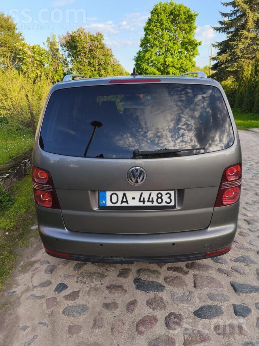 Grey Volkswagen Touran 2007 in Dobele, with an engine capacity of 1.40 L and mileage of 209 thousand km for 4450 €, photo 4 on AUTOMOTO.COM.LV