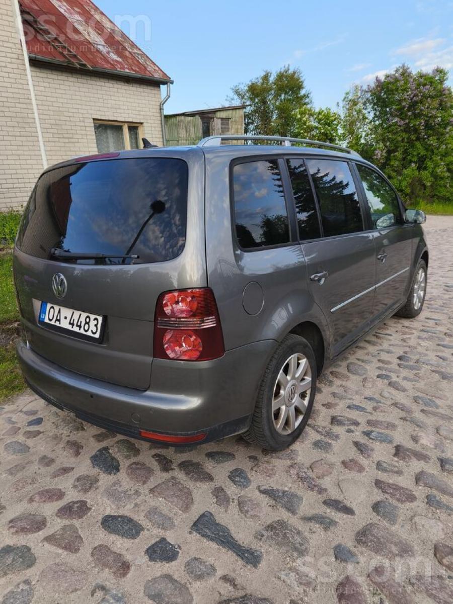 Grey Volkswagen Touran 2007 in Dobele, with an engine capacity of 1.40 L and mileage of 209 thousand km for 4450 €, photo 5 on AUTOMOTO.COM.LV
