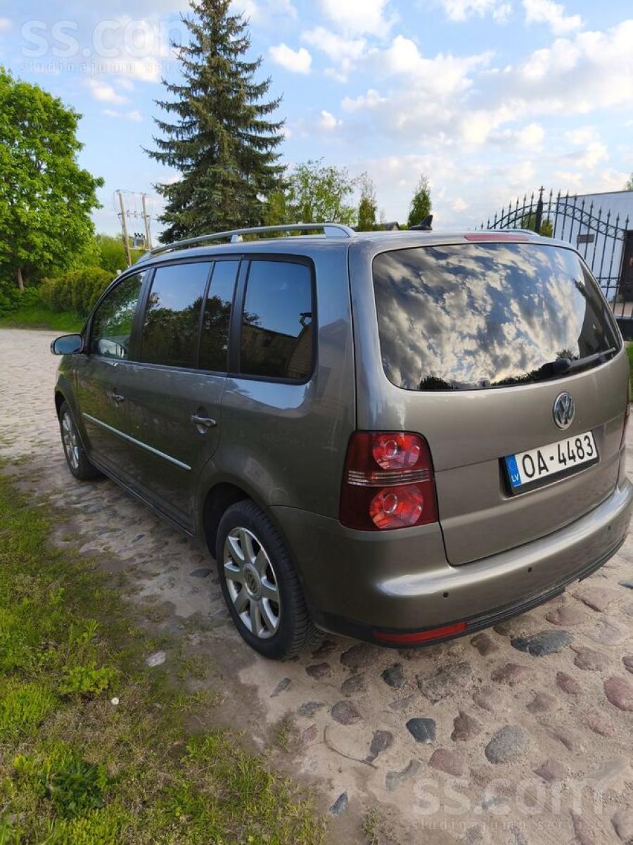 Grey Volkswagen Touran 2007 in Dobele, with an engine capacity of 1.40 L and mileage of 209 thousand km for 4450 €, photo 6 on AUTOMOTO.COM.LV