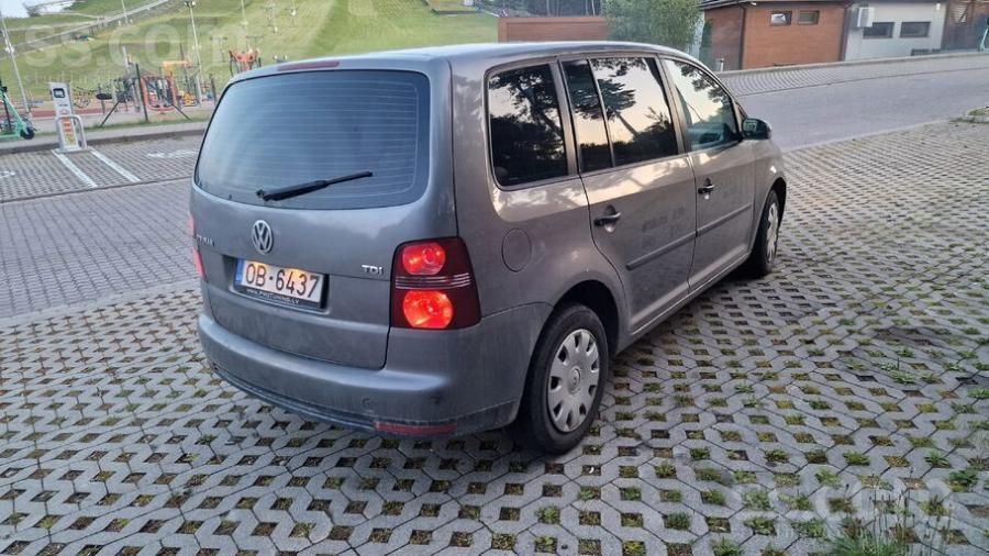 Grey Volkswagen Touran 2007 in Ventspils, with an engine capacity of 1.90 L and mileage of 333 thousand km for 10590 €, photo 3 on AUTOMOTO.COM.LV
