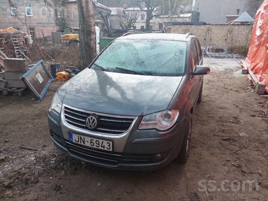 Pelēks Volkswagen Touran 2007 Rīga, ar dzinēja tilpumu 2.00 L un nobraukumu 363 tūkst. km par 1500 €, foto 1 vietnē AUTOMOTO.COM.LV