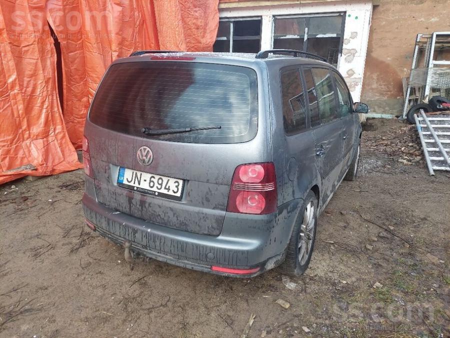 Pelēks Volkswagen Touran 2007 Rīga, ar dzinēja tilpumu 2.00 L un nobraukumu 363 tūkst. km par 1500 €, foto 2 vietnē AUTOMOTO.COM.LV