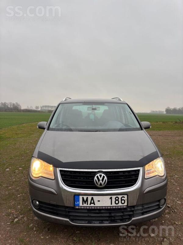 Grey Volkswagen Touran 2007 in Jelgava, with an engine capacity of 1.90 L and mileage of 330 thousand km for 1780 €, photo 1 on AUTOMOTO.COM.LV