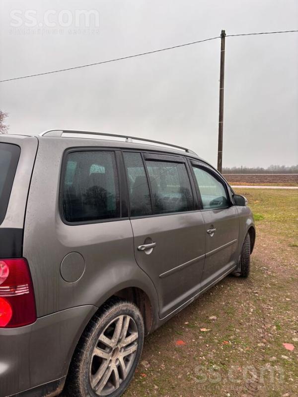 Grey Volkswagen Touran 2007 in Jelgava, with an engine capacity of 1.90 L and mileage of 330 thousand km for 1780 €, photo 3 on AUTOMOTO.COM.LV