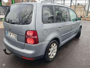 Grey Volkswagen Touran 2007 in Kedainiai, with an engine capacity of 1.97 L and mileage of 393 thousand km for 1800 €, photo 4 on AUTOMOTO.COM.LV