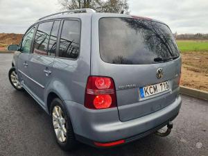 Grey Volkswagen Touran 2007 in Kedainiai, with an engine capacity of 1.97 L and mileage of 393 thousand km for 1800 €, photo 6 on AUTOMOTO.COM.LV