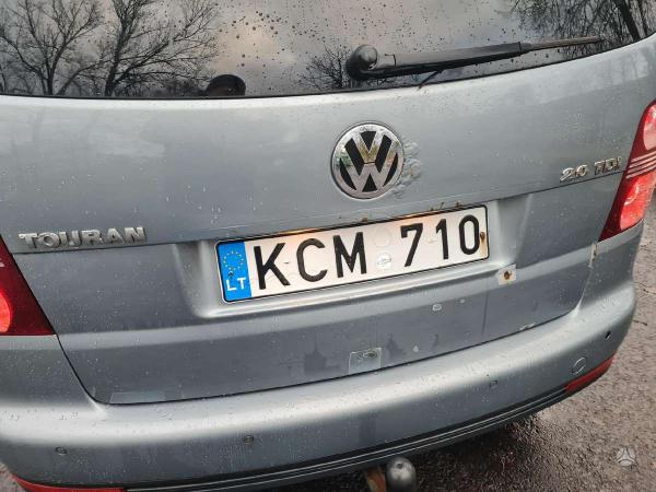 Grey Volkswagen Touran 2007 in Kedainiai, with an engine capacity of 1.97 L and mileage of 393 thousand km for 1800 €, photo 7 on AUTOMOTO.COM.LV