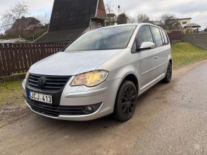 Pelēks Volkswagen Touran 2007 Viļņa, ar dzinēja tilpumu 1.90 L un nobraukumu 308 tūkst. km par 1450 €, foto  vietnē AUTOMOTO.COM.LV