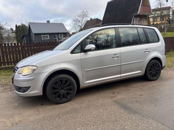 Pelēks Volkswagen Touran 2007 Viļņa, ar dzinēja tilpumu 1.90 L un nobraukumu 308 tūkst. km par 1450 €, foto 2 vietnē AUTOMOTO.COM.LV