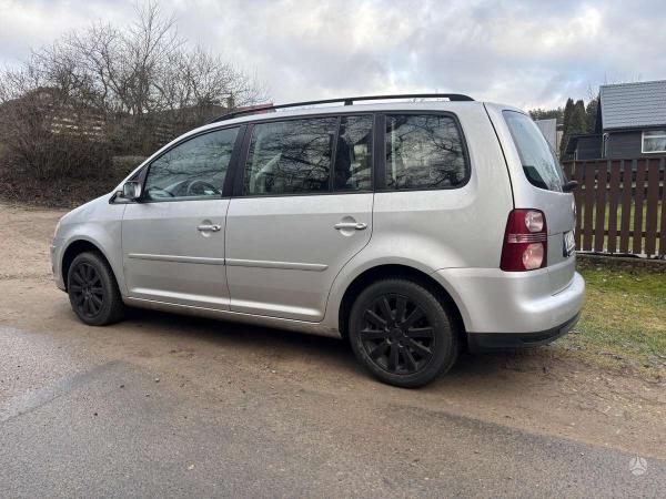 Pelēks Volkswagen Touran 2007 Viļņa, ar dzinēja tilpumu 1.90 L un nobraukumu 308 tūkst. km par 1450 €, foto 3 vietnē AUTOMOTO.COM.LV