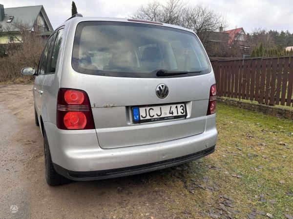 Pelēks Volkswagen Touran 2007 Viļņa, ar dzinēja tilpumu 1.90 L un nobraukumu 308 tūkst. km par 1450 €, foto 4 vietnē AUTOMOTO.COM.LV