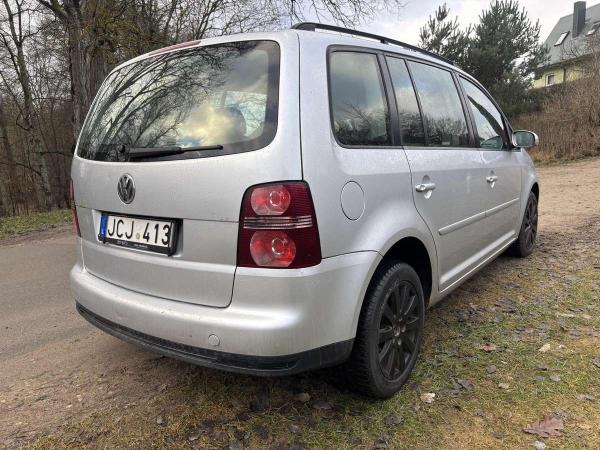 Pelēks Volkswagen Touran 2007 Viļņa, ar dzinēja tilpumu 1.90 L un nobraukumu 308 tūkst. km par 1450 €, foto 5 vietnē AUTOMOTO.COM.LV