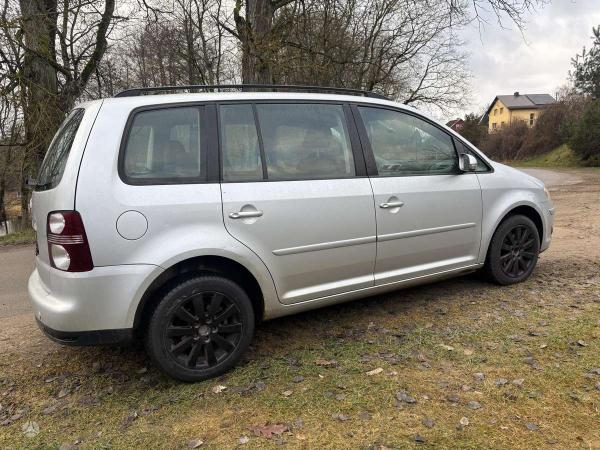 Pelēks Volkswagen Touran 2007 Viļņa, ar dzinēja tilpumu 1.90 L un nobraukumu 308 tūkst. km par 1450 €, foto 6 vietnē AUTOMOTO.COM.LV