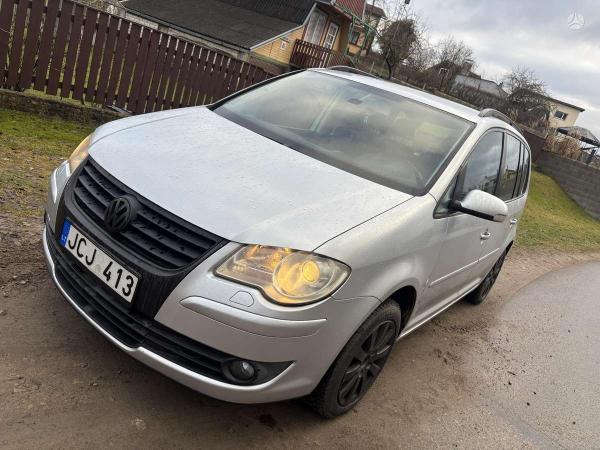Pelēks Volkswagen Touran 2007 Viļņa, ar dzinēja tilpumu 1.90 L un nobraukumu 308 tūkst. km par 1450 €, foto 9 vietnē AUTOMOTO.COM.LV