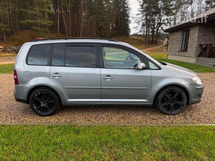 Pelēks Volkswagen Touran 2007 Zarasai, ar dzinēja tilpumu 1.90 L un nobraukumu 338 tūkst. km par 3200 €, foto 2 vietnē AUTOMOTO.COM.LV
