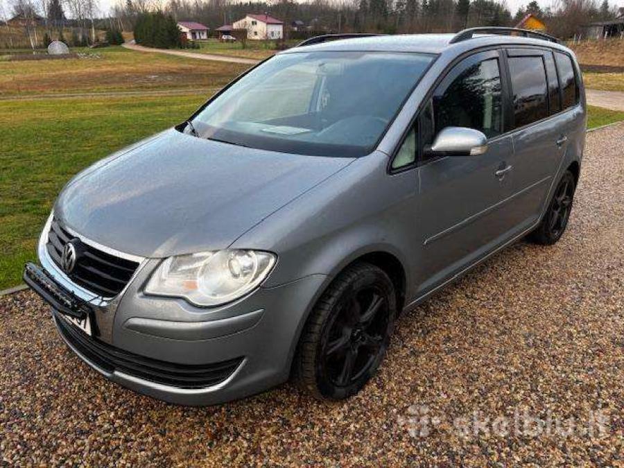 Pelēks Volkswagen Touran 2007 Zarasai, ar dzinēja tilpumu 1.90 L un nobraukumu 338 tūkst. km par 3200 €, foto 7 vietnē AUTOMOTO.COM.LV