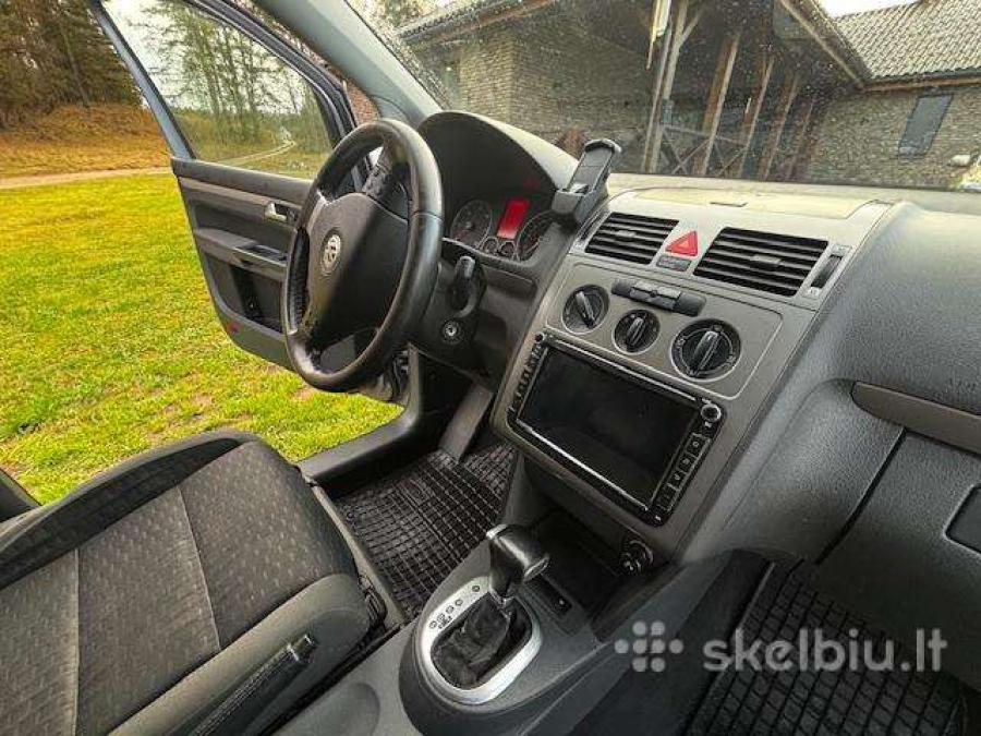 Pelēks Volkswagen Touran 2007 Zarasai, ar dzinēja tilpumu 1.90 L un nobraukumu 338 tūkst. km par 3200 €, foto 12 vietnē AUTOMOTO.COM.LV