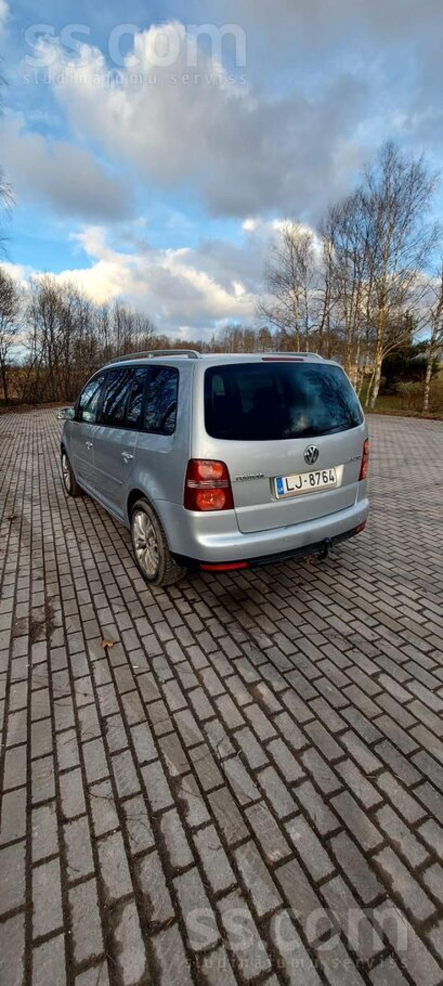 Pelēks Volkswagen Touran 2007 Liepāja, ar dzinēja tilpumu 2.00 L un nobraukumu 327 tūkst. km par 2300 €, foto 3 vietnē AUTOMOTO.COM.LV