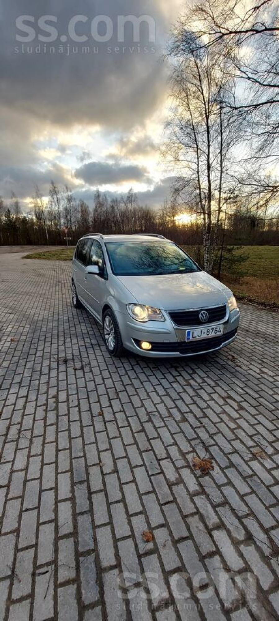 Pelēks Volkswagen Touran 2007 Liepāja, ar dzinēja tilpumu 2.00 L un nobraukumu 327 tūkst. km par 2300 €, foto 6 vietnē AUTOMOTO.COM.LV