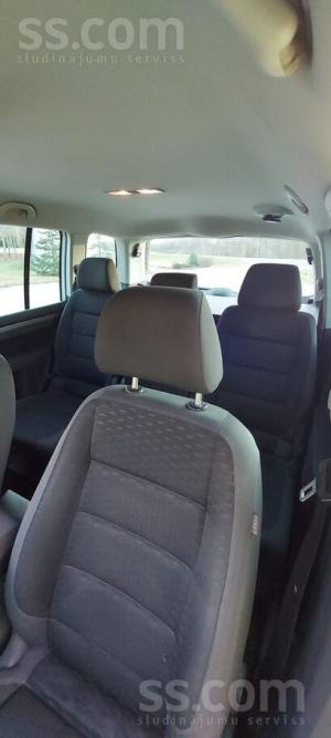 Pelēks Volkswagen Touran 2007 Liepāja, ar dzinēja tilpumu 2.00 L un nobraukumu 327 tūkst. km par 2300 €, foto 12 vietnē AUTOMOTO.COM.LV