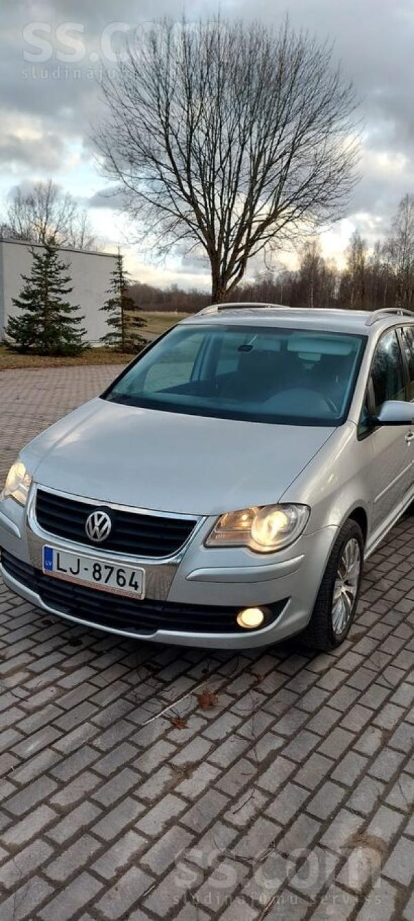 Grey Volkswagen Touran 2007 in Liepaja, with an engine capacity of 2.00 L and mileage of 327 thousand km for 2200 €, photo 2 on AUTOMOTO.COM.LV